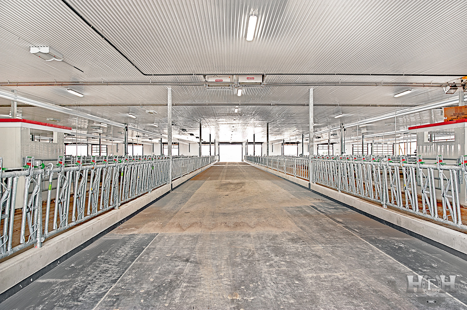 Gadshill - Sep 2018 - Cross Vent Robot Barn | HFH