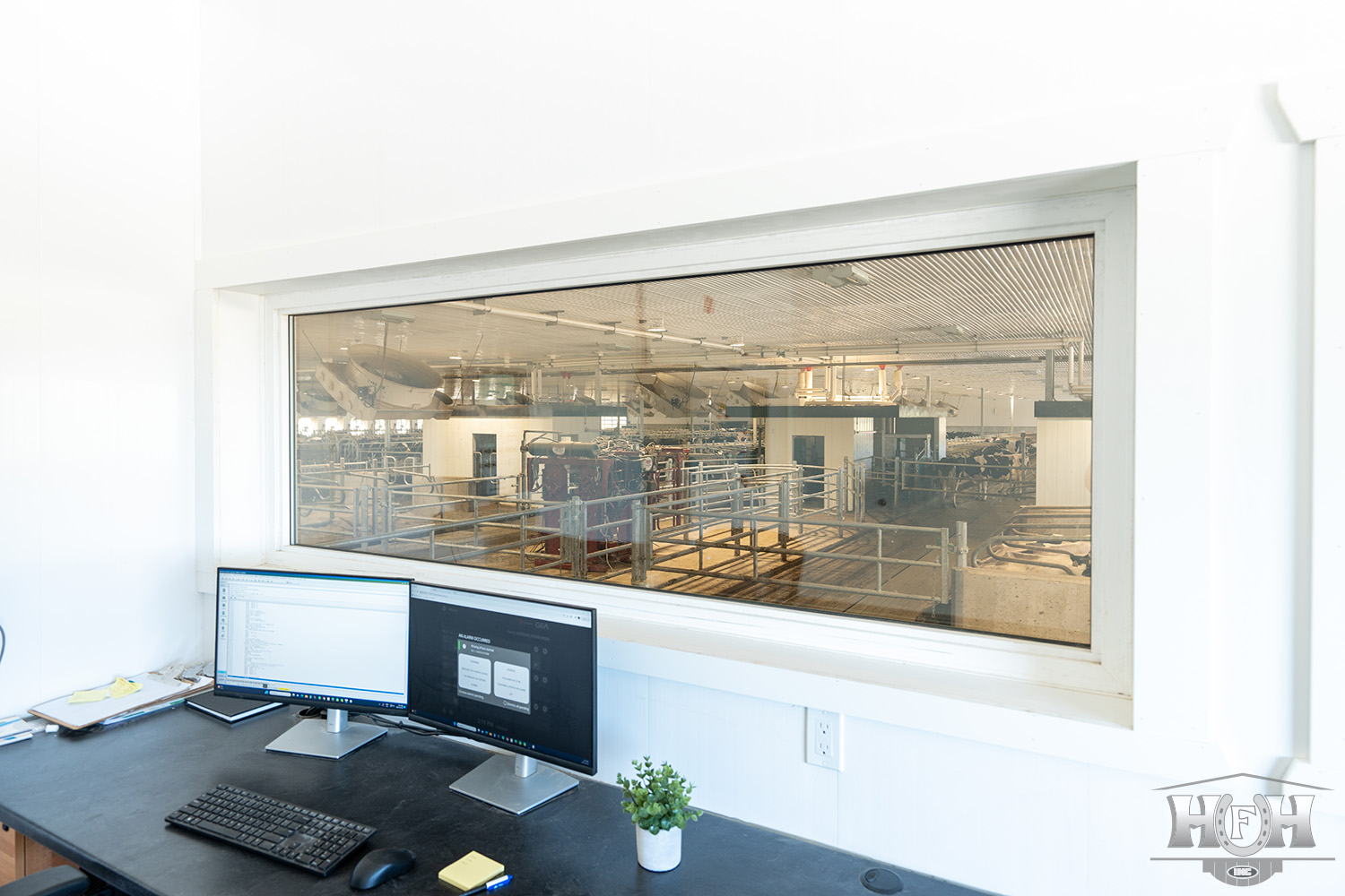 Thedford - Aug 2022 - Cross Vent Robot Barn | HFH