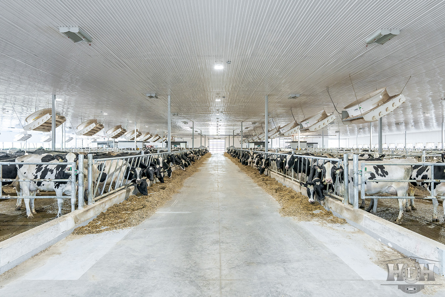 Thedford - Aug 2022 - Cross Vent Robot Barn | HFH
