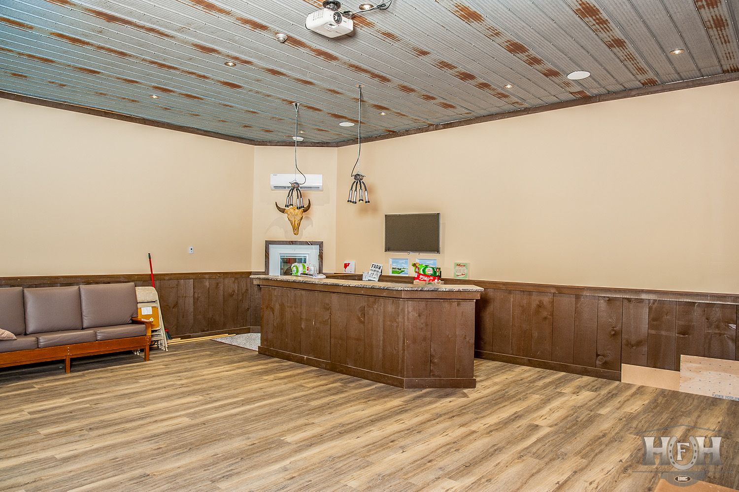 Mitchell - Oct 2019 - Cross Vent Robot Barn | HFH