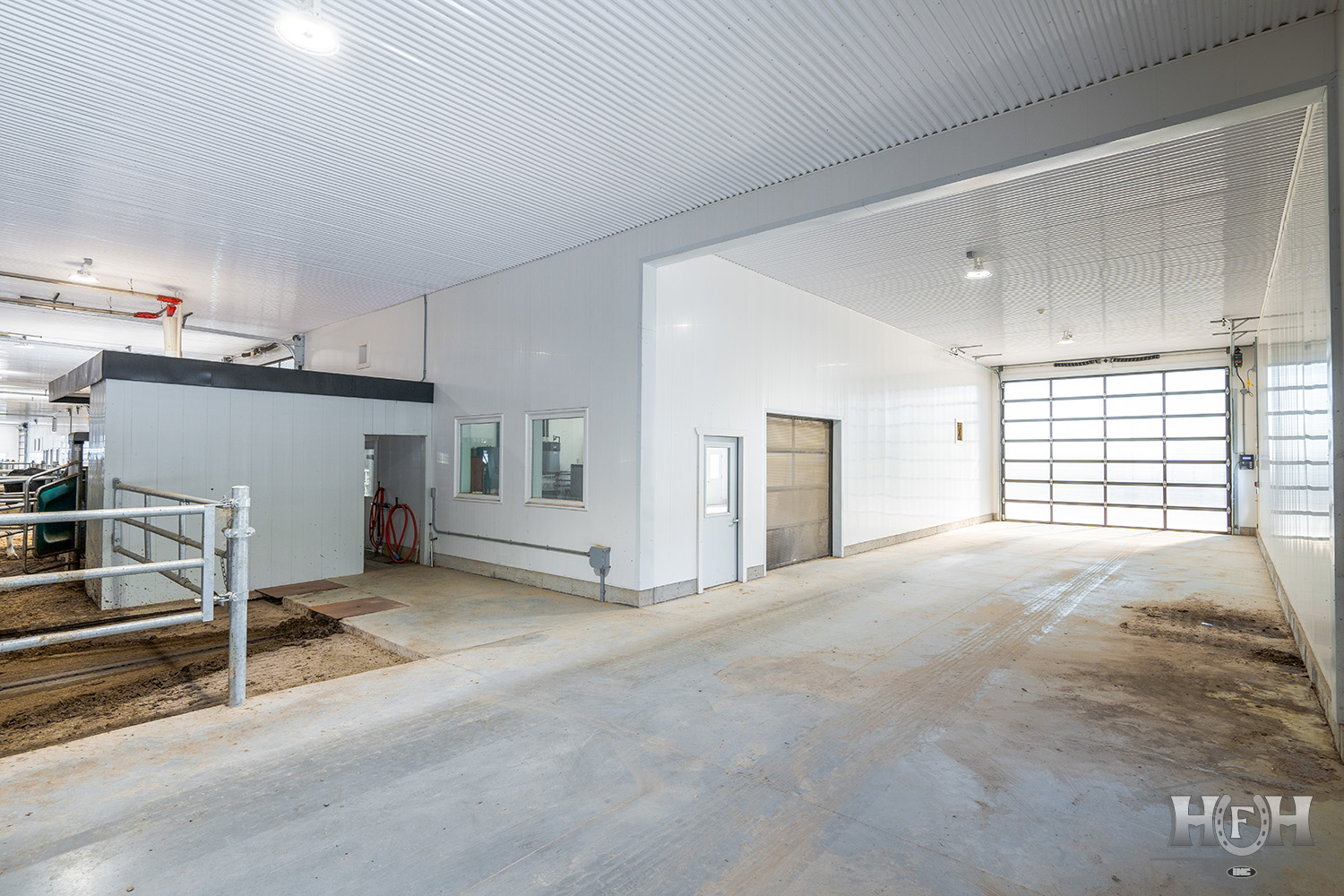 Thedford - Aug 2022 - Cross Vent Robot Barn | HFH