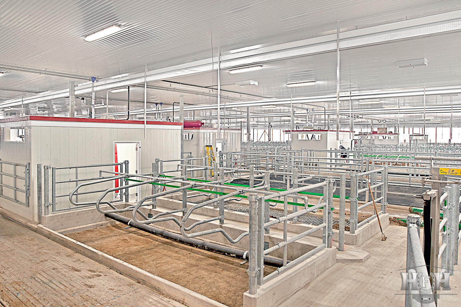 Gadshill - Sep 2018 - Cross Vent Robot Barn | HFH