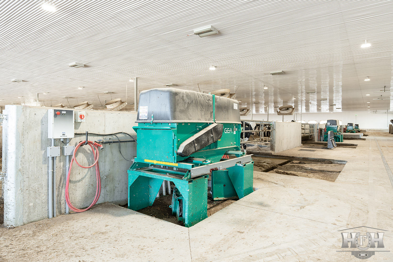 Thedford - Aug 2022 - Cross Vent Robot Barn | HFH