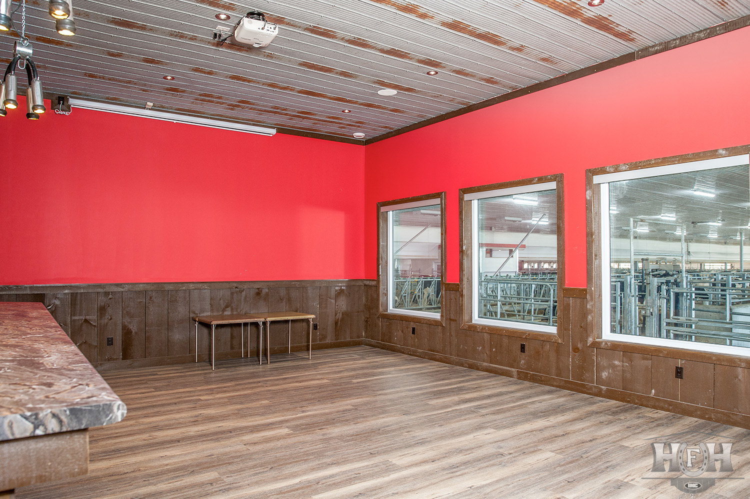 Mitchell - Oct 2019 - Cross Vent Robot Barn | HFH