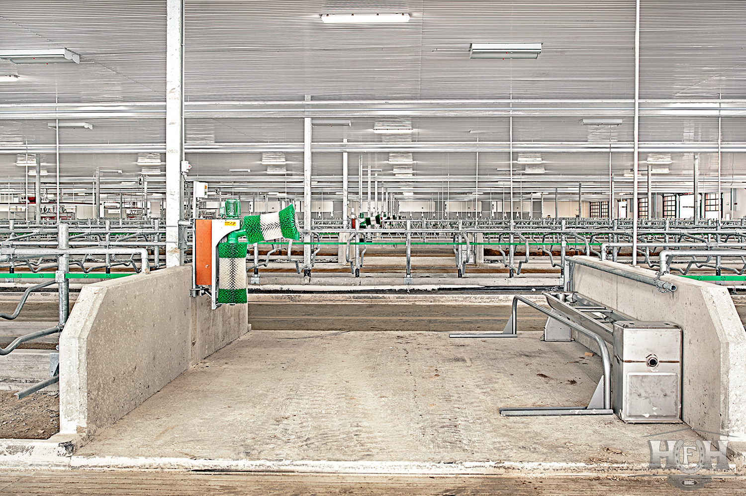 Gadshill - Sep 2018 - Cross Vent Robot Barn | HFH