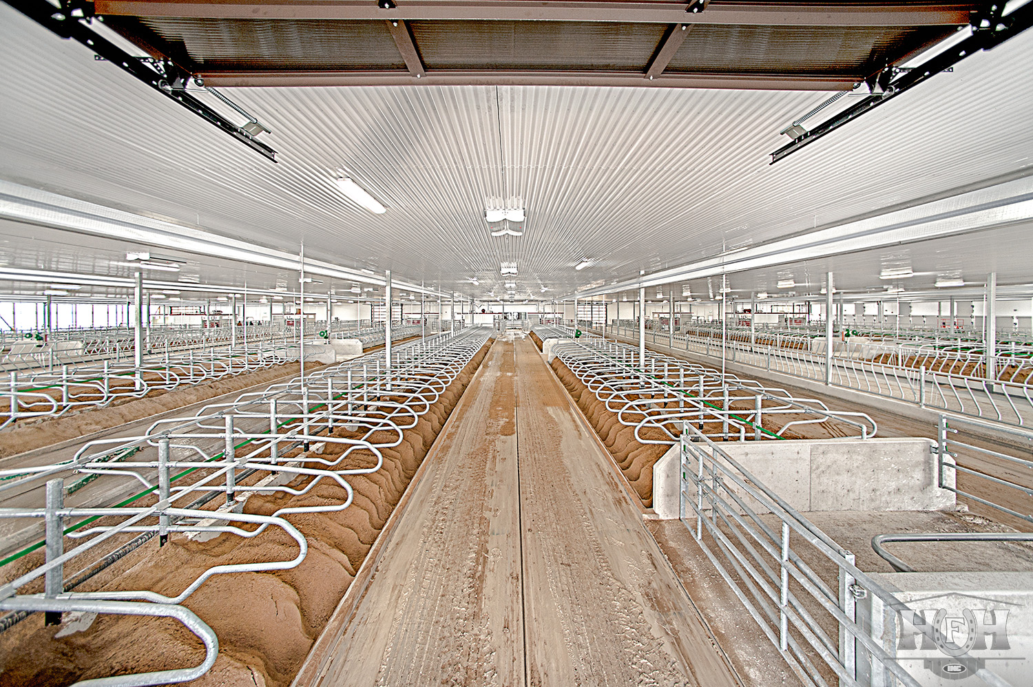 Gadshill - Sep 2018 - Cross Vent Robot Barn | HFH