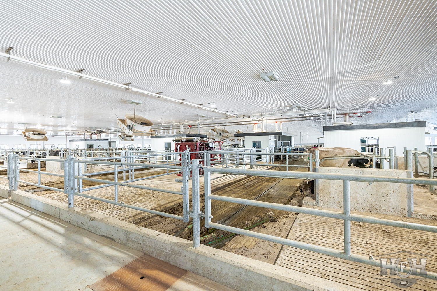 Thedford - Aug 2022 - Cross Vent Robot Barn | HFH