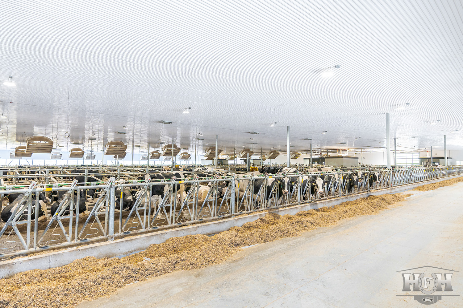 Thedford - Aug 2022 - Cross Vent Robot Barn | HFH