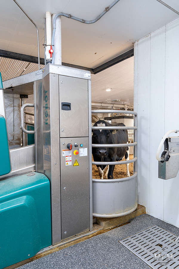 Thedford - Aug 2022 - Cross Vent Robot Barn | HFH