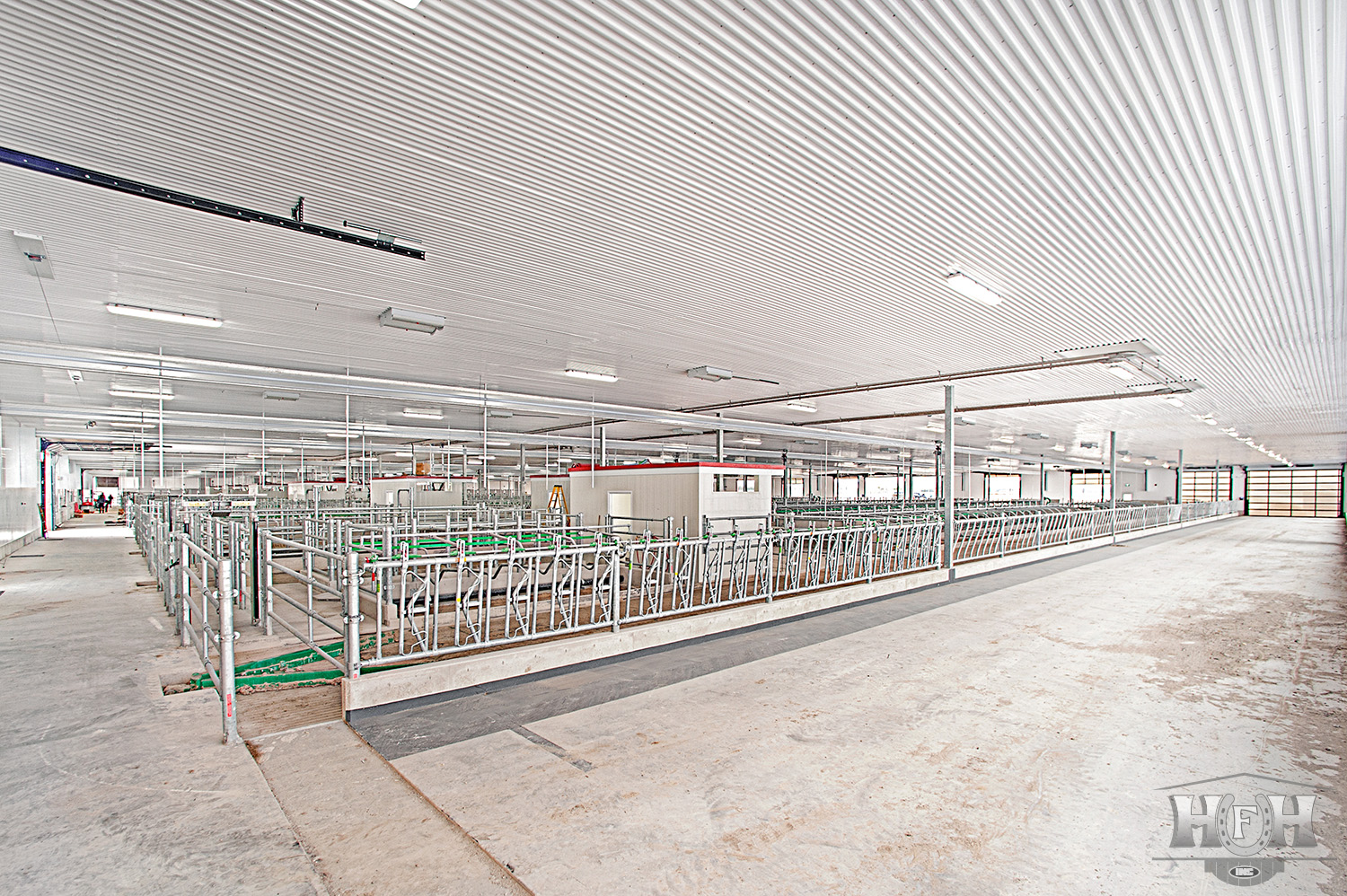 Gadshill - Sep 2018 - Cross Vent Robot Barn | HFH