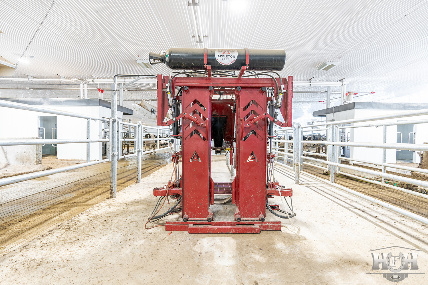 Thedford - Aug 2022 - Cross Vent Robot Barn | HFH