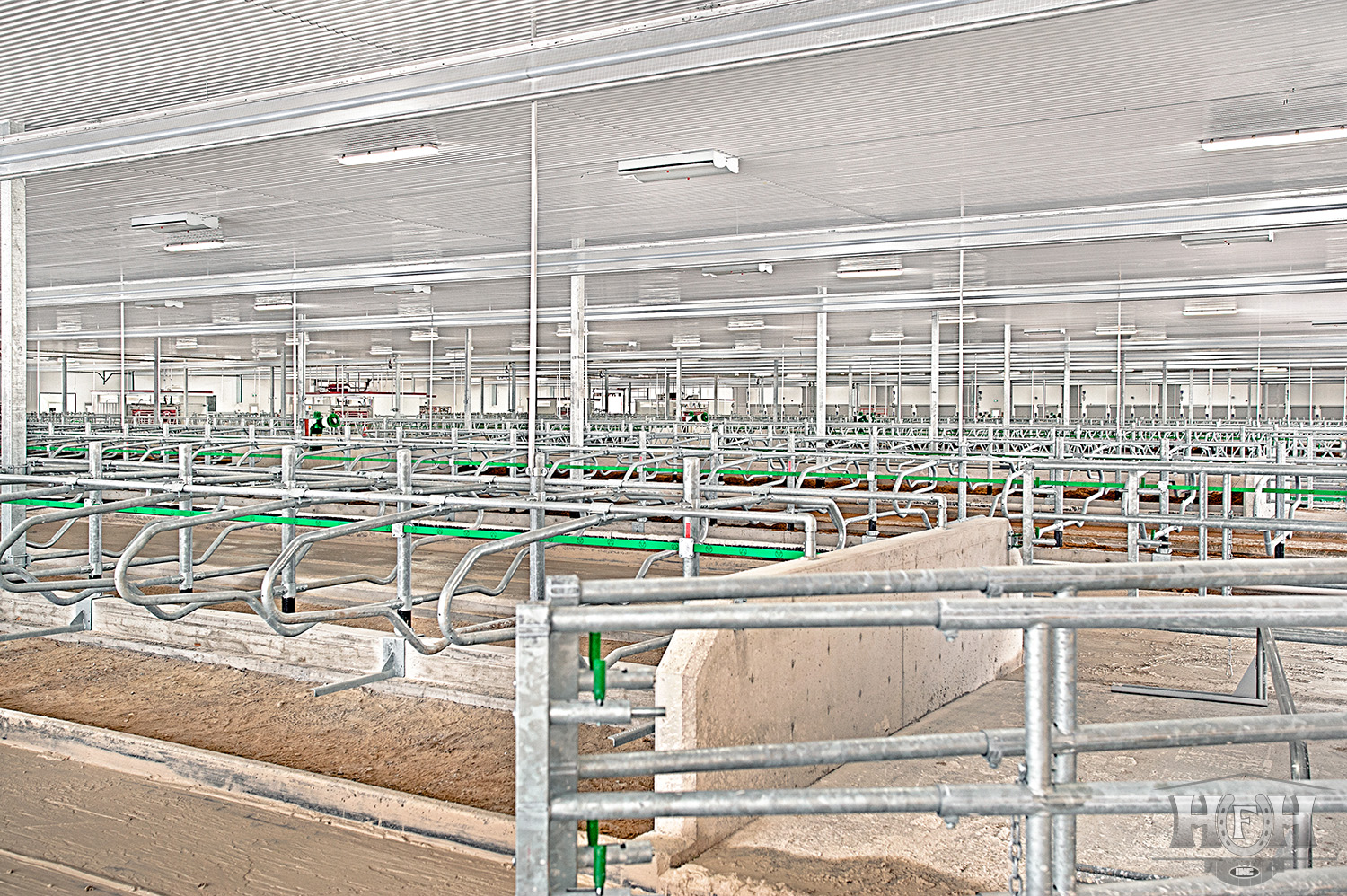 Gadshill - Sep 2018 - Cross Vent Robot Barn | HFH