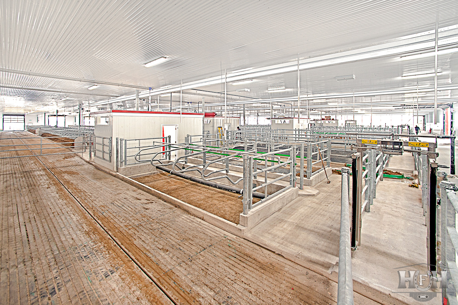 Gadshill - Sep 2018 - Cross Vent Robot Barn | HFH